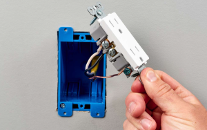 Electrical Outlets: Types of Outlets and Popular Symptoms of Failing ...